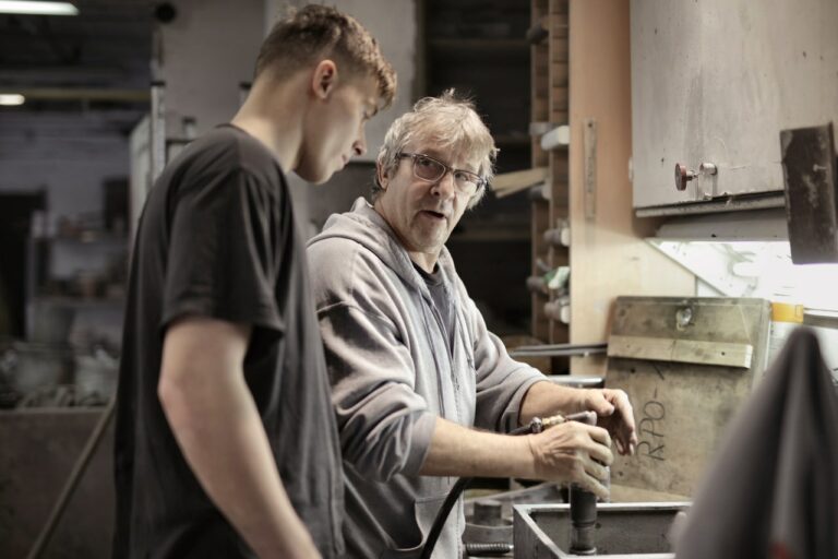 The Key Benefits Of An Apprenticeship Course | Techie Loops